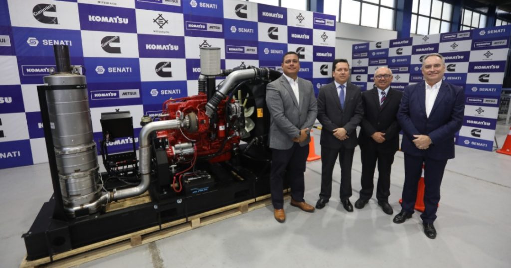Komatsu-Mitsui dona maquinaria de alta tecnología para estudiantes de ...
